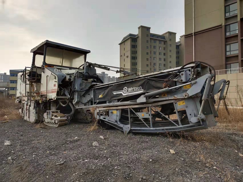 WIRTGEN W1900 asphalt milling machines